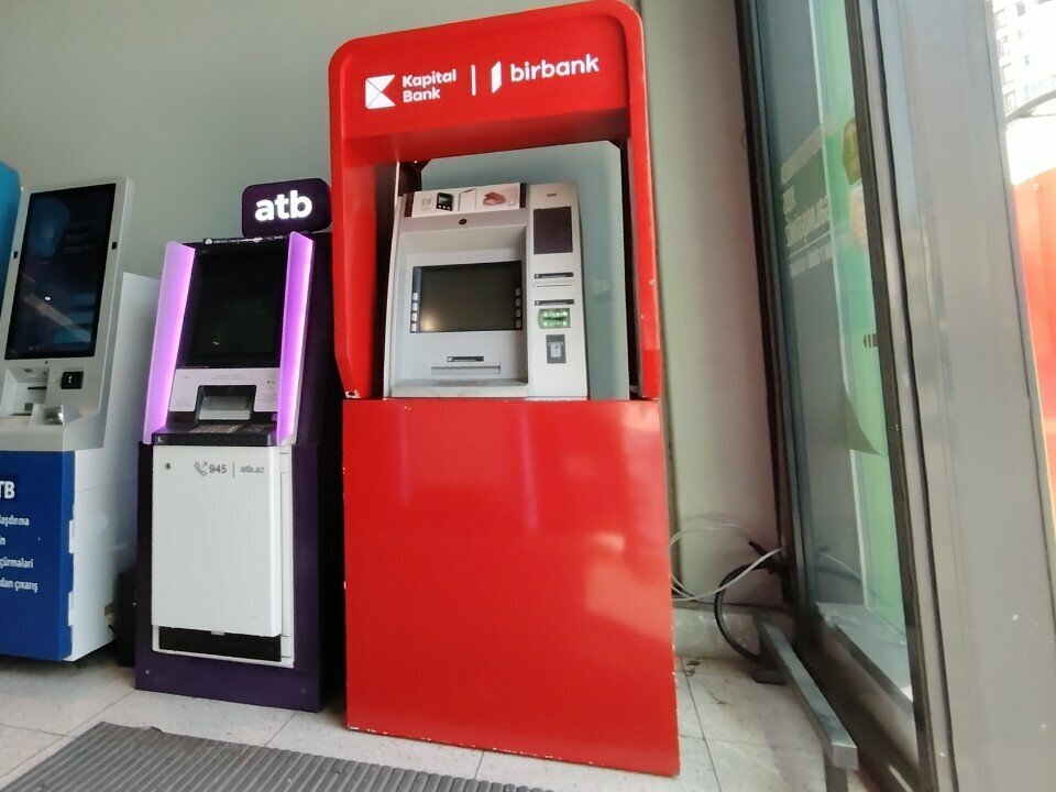 ATM'ler Kapital Bank ATM, Bakü, foto
