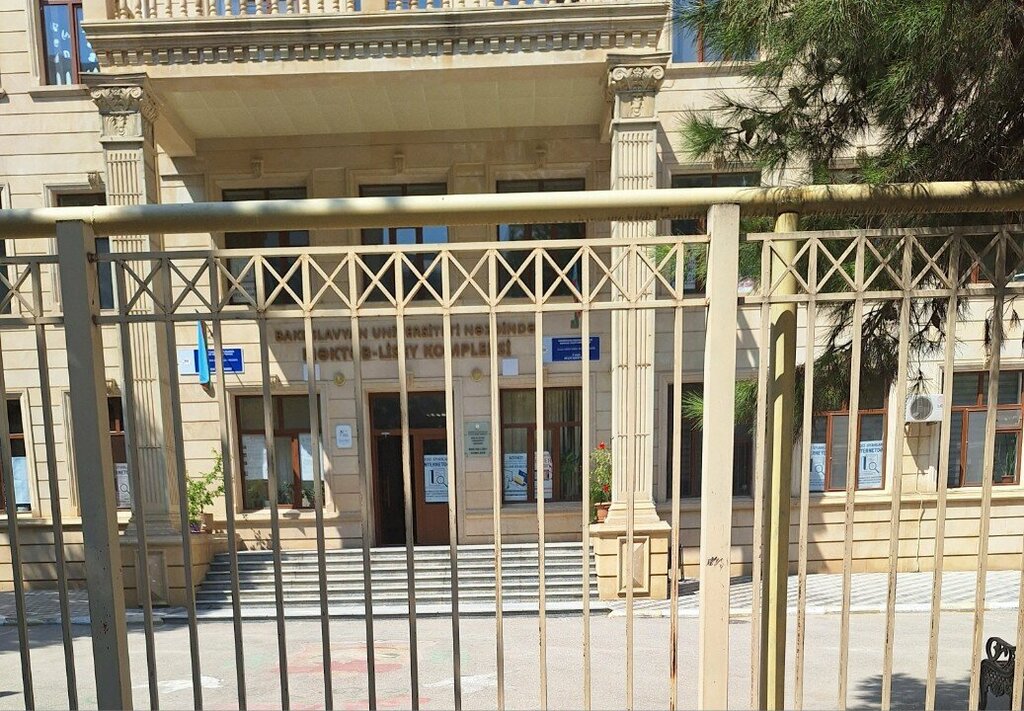 Lise Bakı Slavyan Universitetinin Məktəb Lisey Kompleksi, Bakü, foto