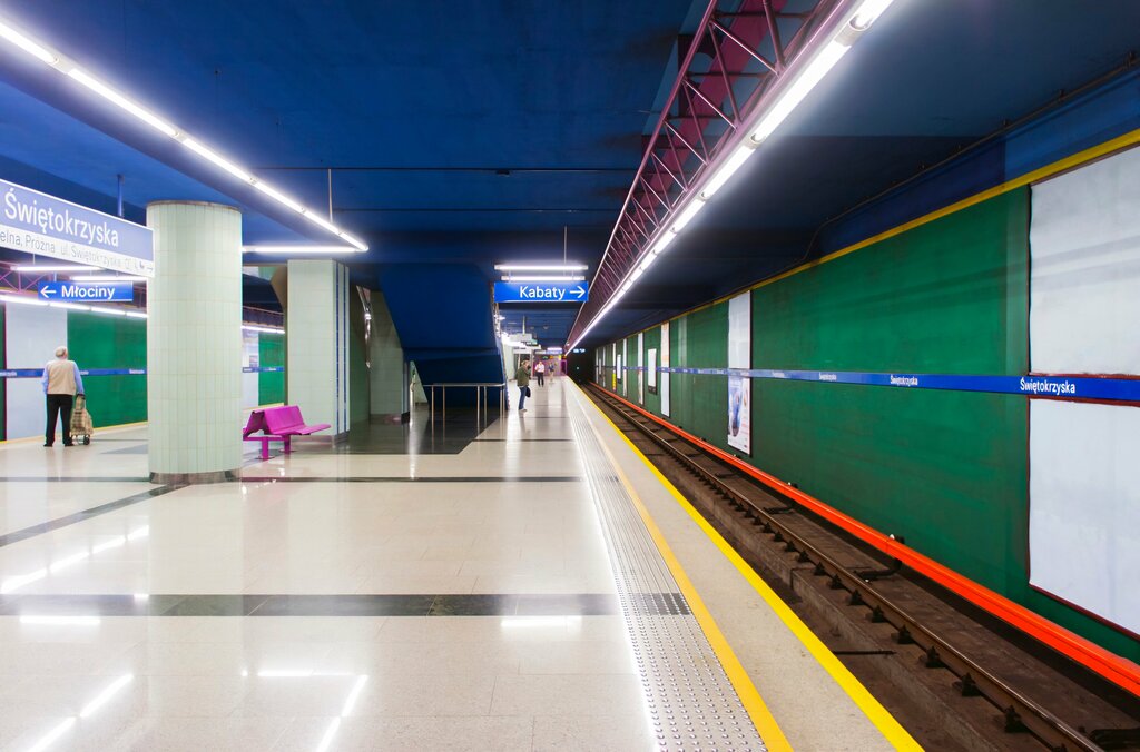Metro istasyonu Metro Świętokrzyska‎, Varşova, foto