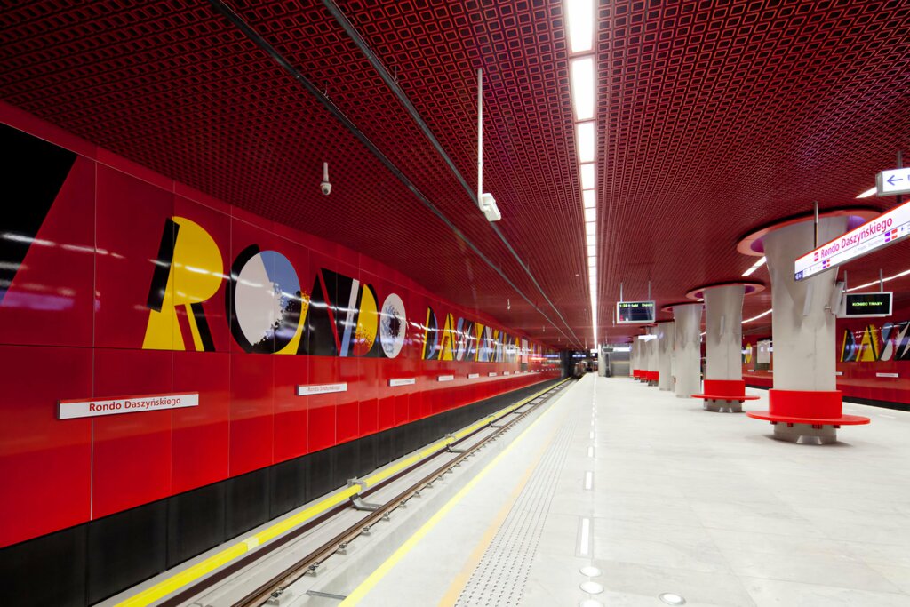 Metro istasyonu metro Rondo Daszyńskiego, Varşova, foto