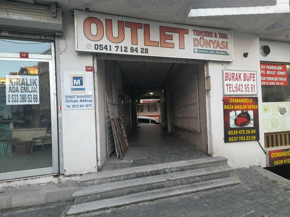 Pazarlar ve çarşılar N. Koç Pasajı, İstanbul, foto