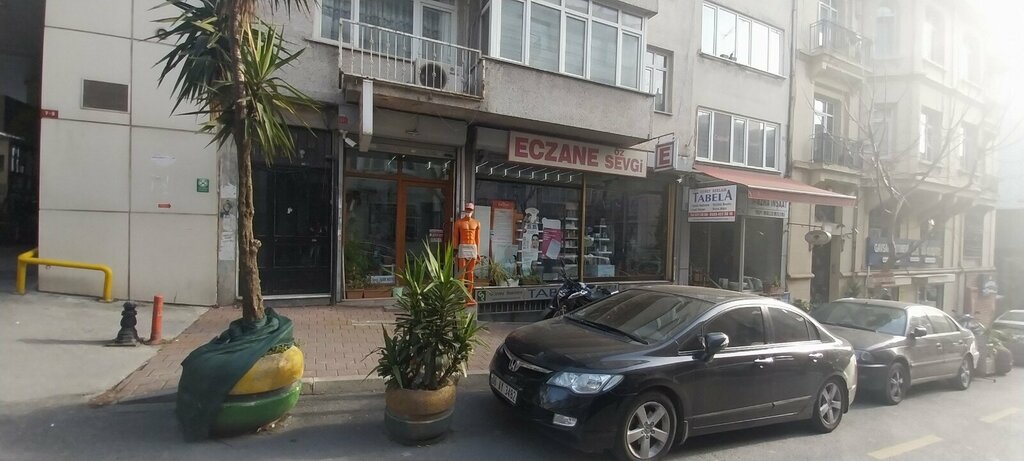 Eczaneler Öz Sevgi Eczanesi, İstanbul, foto