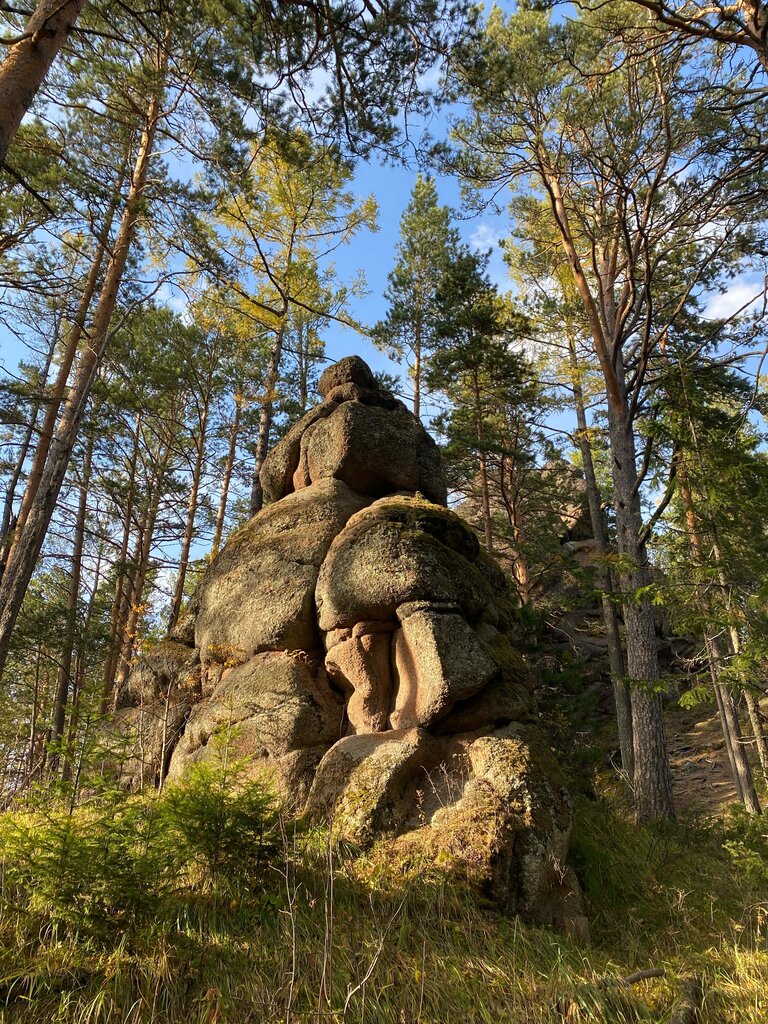Dağ zirvesi Скала Маленький Будда, Krasnoyarski krayı, foto
