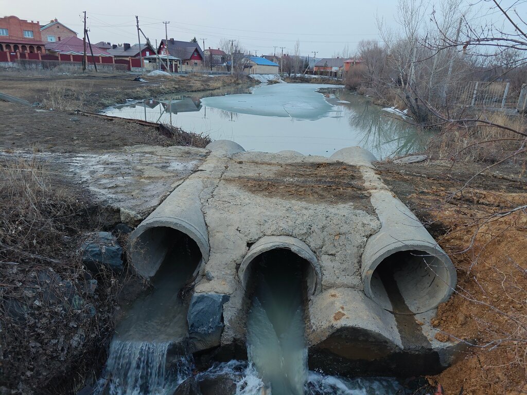 Turistik yerler Три трубы, Orsk, foto