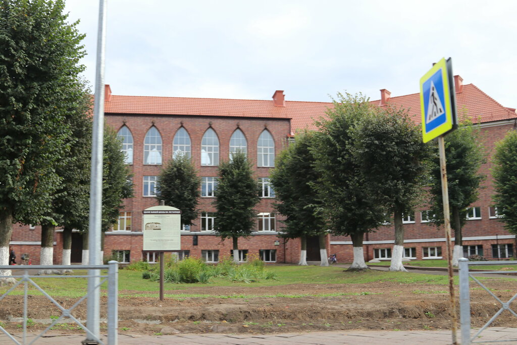 Ortaokul Средняя общеобразовательная школа № 1 имени В.У. Пана, Chernyahovsk, foto