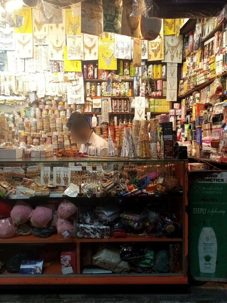 Kozmetik ve parfümeri mağazaları Zahid Khan cosmetics shop, Karaçi, foto