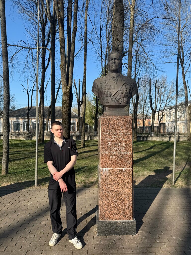 Anıt, heykel Бюст маршала Г.К. Жукова, Yelnia, foto