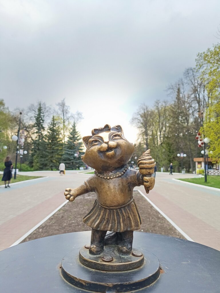 Park, sokak heykeli Йошкин котёнок Ириска, Yoshkar‑Ola, foto