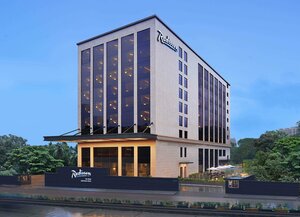 Radisson Hotel Mumbai Andheri MIDC (State of Maharashtra, Mumbai, Krantiveer Lakhuji Salve Marg), otel  Mumbai'den