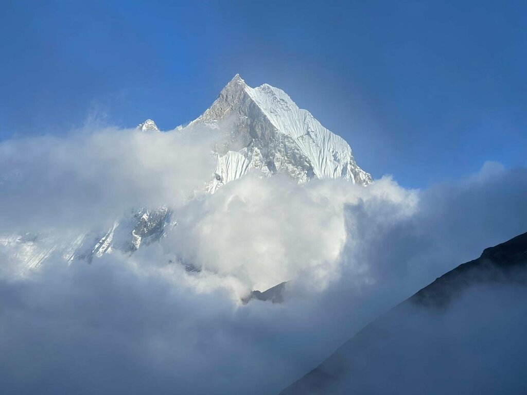 Dağ zirvesi Machapuchare, , foto