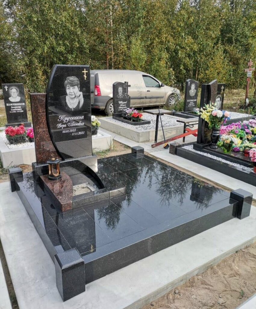 Heykel ve mezarlık taşı üreticileri Гранит Мастер, Habarovsk, foto
