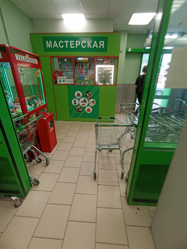 Parsel otomatı Ozon Box, Saint‑Petersburg, foto