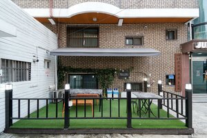 Jun Guesthouse Hongdae (Seoul, Line 6, Mapo-gu office), otel  Seul'dan