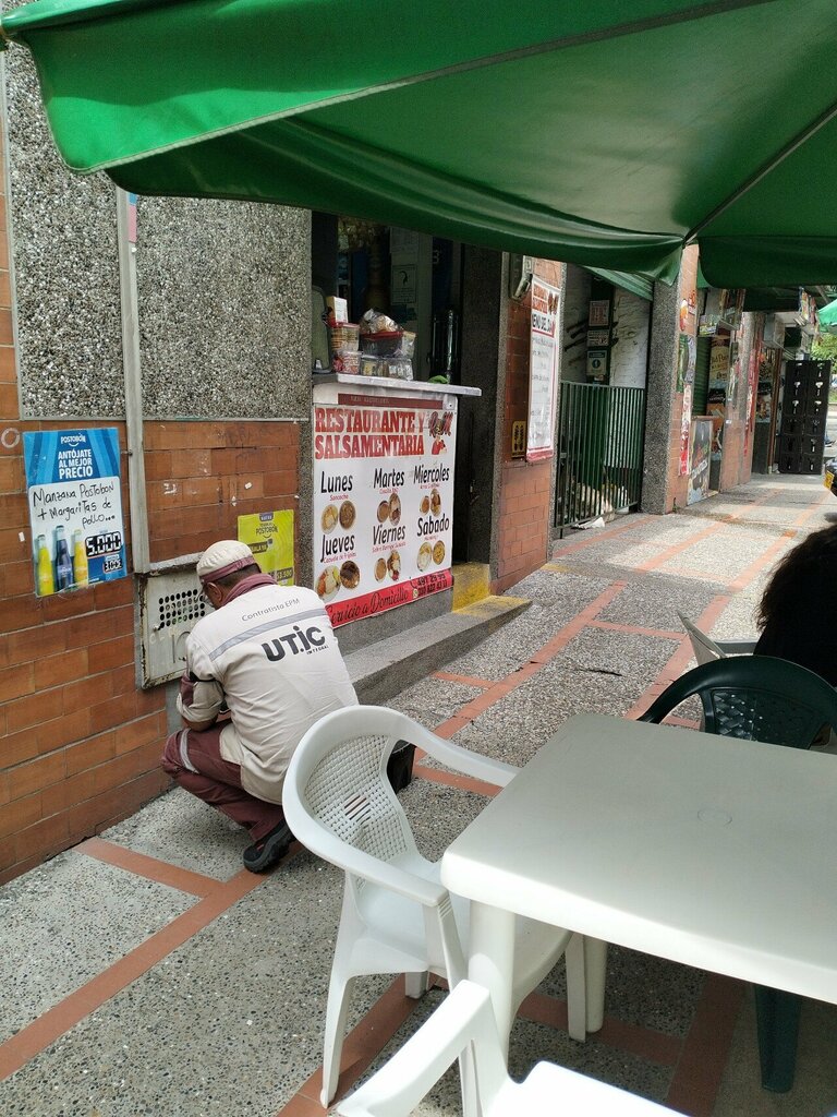 Restoran Restaurante Y Salsamentaria, Medellin, foto