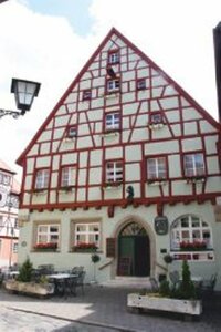 Hotel Restaurant Schwarzer Bär (Marktplatz 13,91781 Weißenburg Bay,Bavaria,), otel  Weissenburg'dan