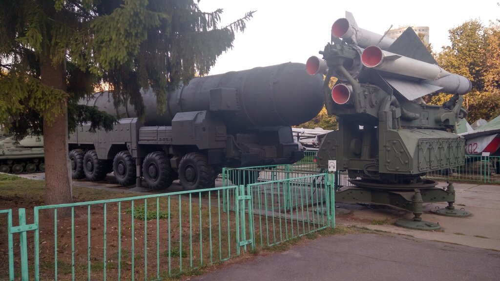 Teknoloji anıtı Грунтовый ракетный комплекс Пионер с ракетой РСД-10, SS-20, Moskova, foto