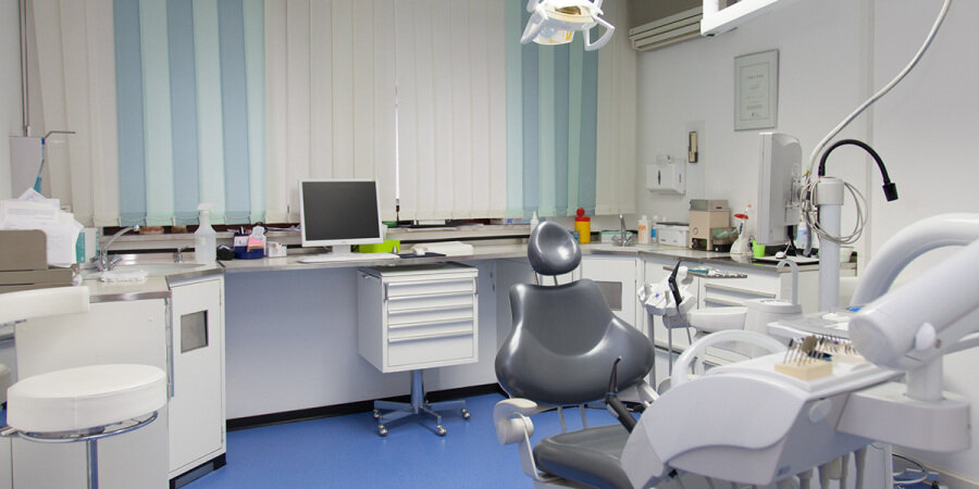 Özel ağız ve diş sağlığı klinikleri ve muayenehaneleri Zahnarztpraxis Iwona Hemken und Prof. Dr. Eike Hemken, Bremen, foto