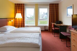 Court Hotel (North Rhine-Westphalia, Gütersloh, Halle (Westf.), Halle, Weidenstraße), otel  Halle'den