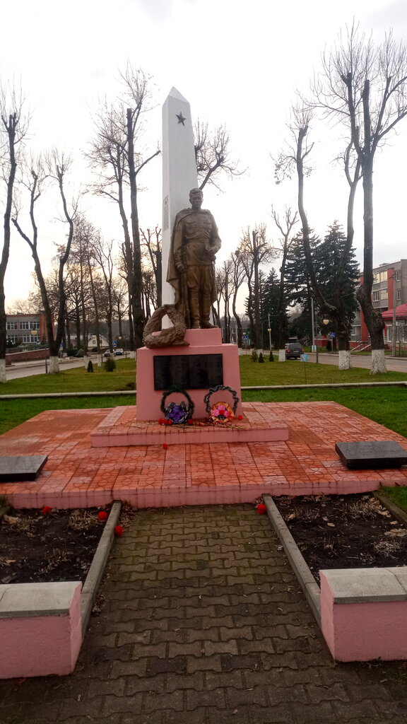 Anıt, heykel Братская могила, Svisloç, foto