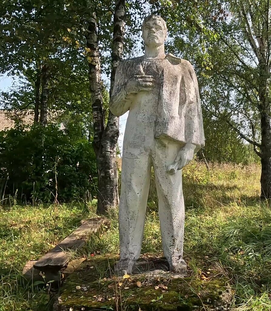 Park, sokak heykeli Доярка и тракторист, Smolenskaya oblastı, foto