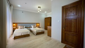 Emerald Hotel (Xo'ja Tubband ko'chasi No:13), otel  Buhara'dan