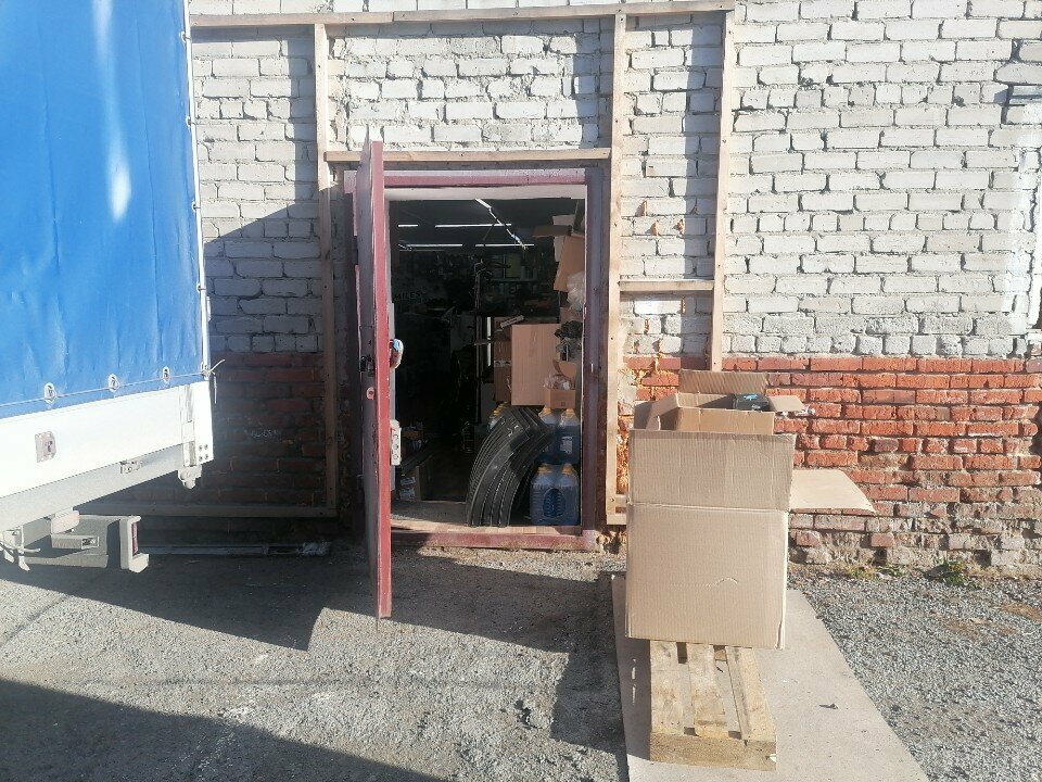 Otomobil yedek parçaları Mavto, Tiumen, foto