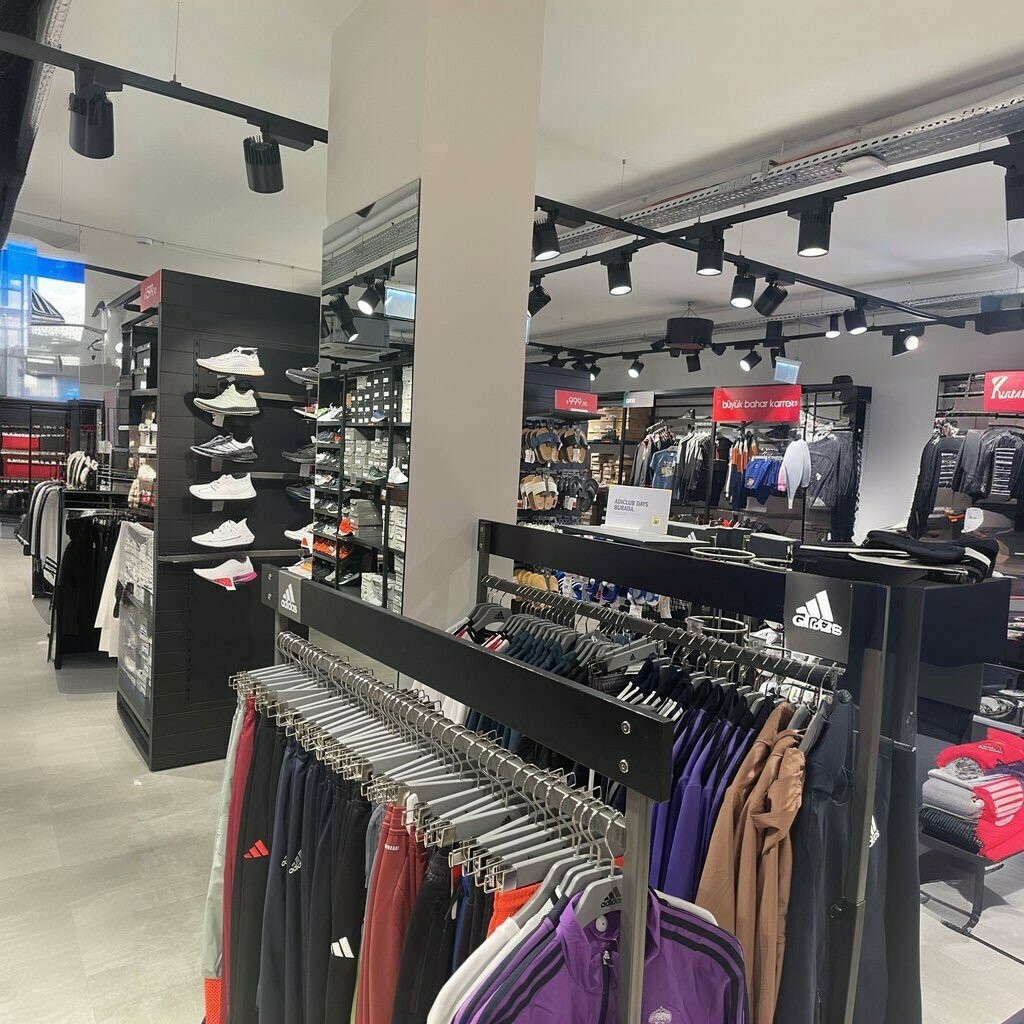 Spor mağazaları adidas, Çayırova, foto