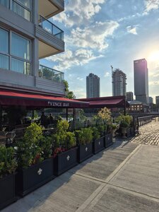 Vince il bar (Pierina Dealessi No:1320), kahve dükkanları  Buenos Aires'ten