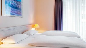 Air Hotel Wartburg (North Rhine-Westphalia, Düsseldorf, Dusseldorf Airport), otel  Düsseldorf'tan