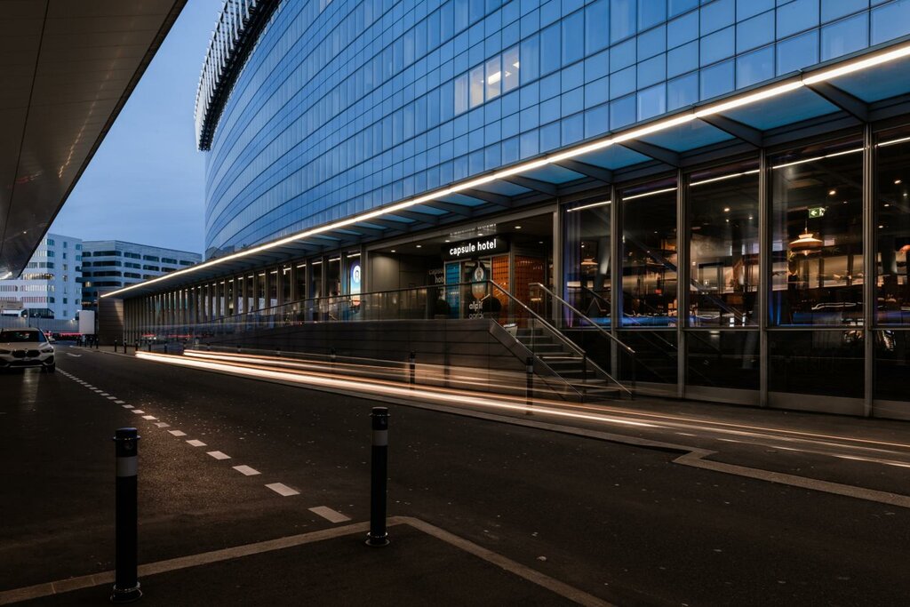Otel Capsule Hotel - Alpine Garden Zurich Airport, Zürih, foto