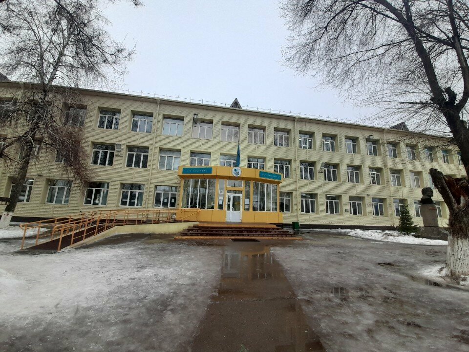 Ortaokul Secondary school № 2 named after Zhuban Moldagaliev, Oral (Uralsk), foto