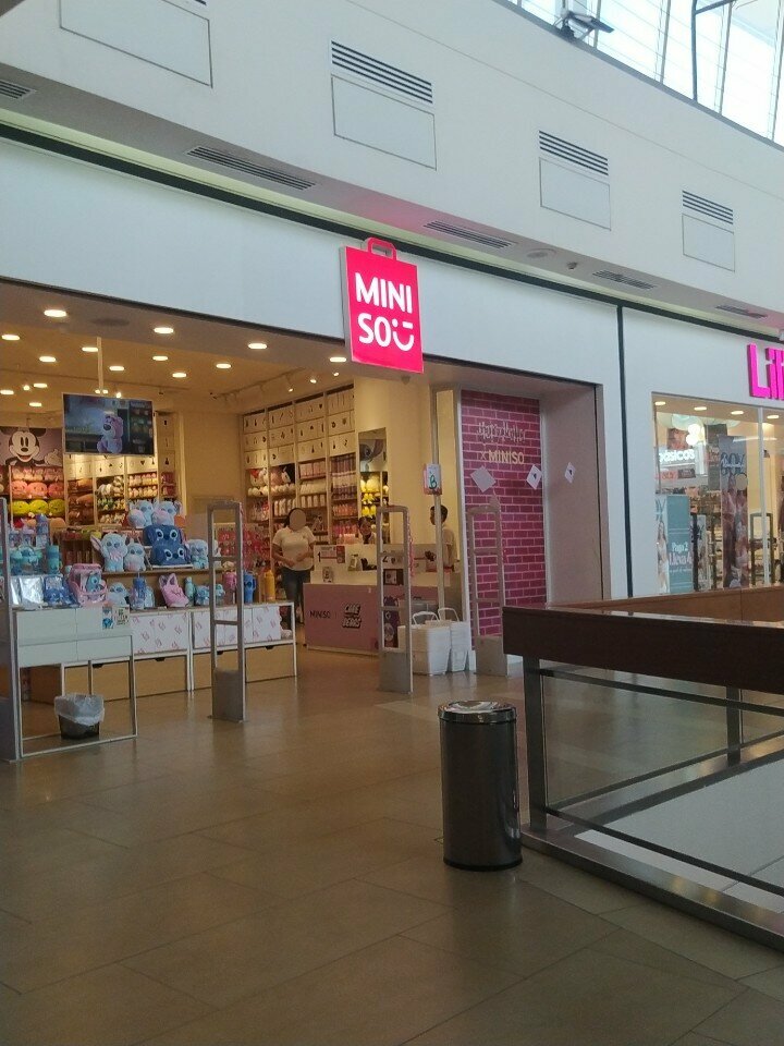 Hediyelik eşya mağazaları Miniso, Santa‑Krus, foto