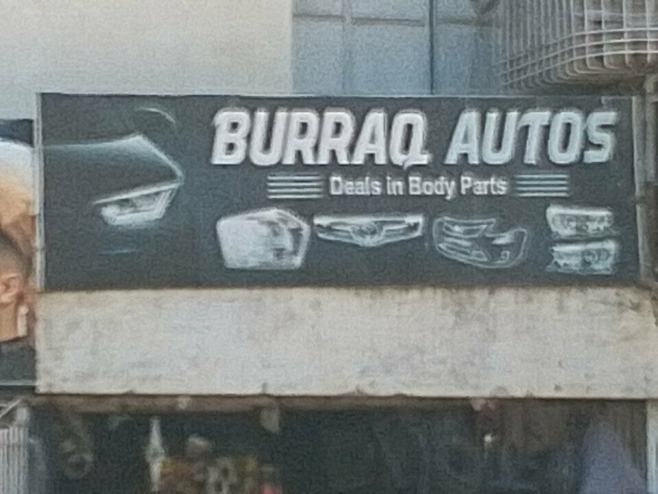 Araba boyama Burraq Autos, Karaçi, foto