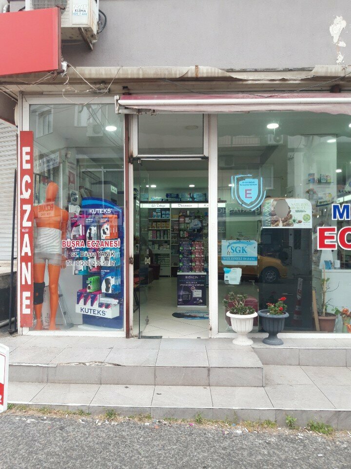 Eczaneler Büşra Eczanesi, İzmir, foto