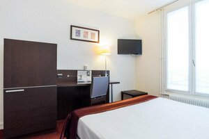 Le 55 Montparnasse Hôtel (Île-de-France, Yvelines, Orgeval, Rue de la Plaisance), otel  Paris'ten