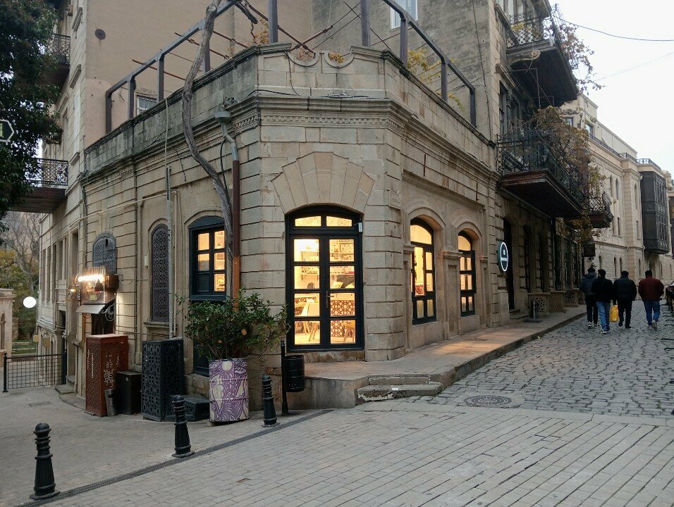 Kafe Şirniyyat evi Kah-kaha, Bakü, foto