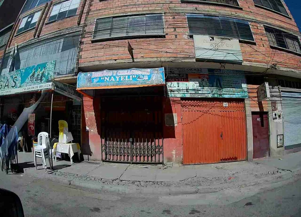 Giyim mağazası Nayeli Designs and Creations, El Alto, foto
