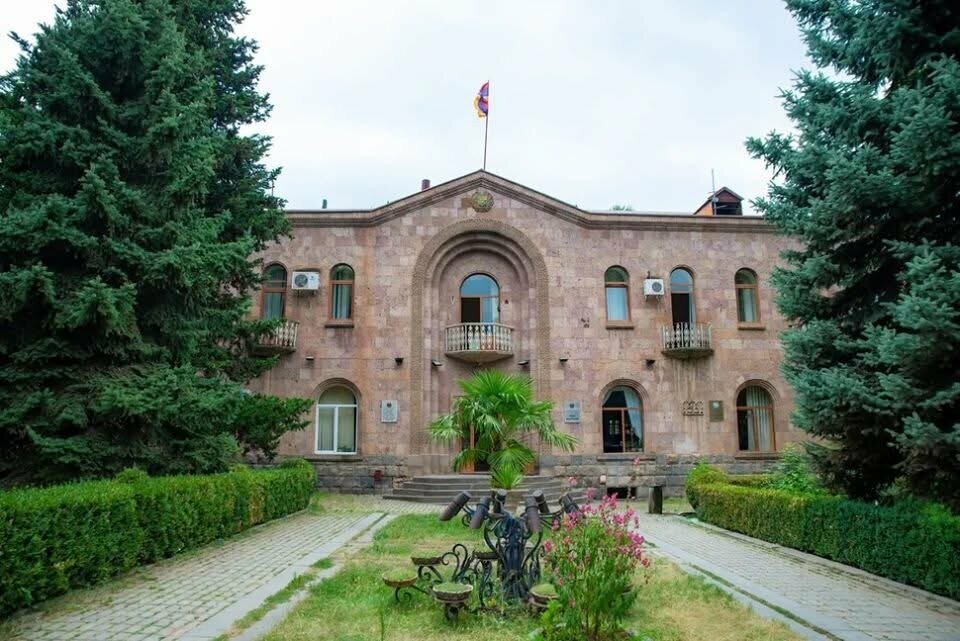 Belediyeler, devlet daireleri Municipality of Ijevan, İcevan, foto