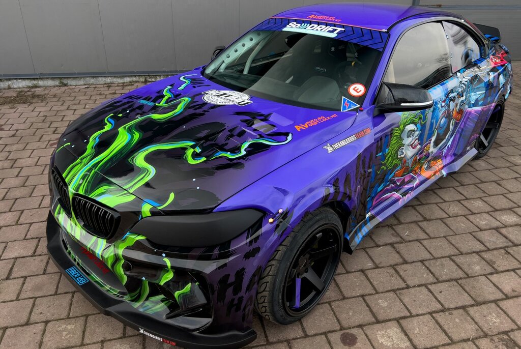 Araç film kaplama Mad Wrappers, Saint‑Petersburg, foto