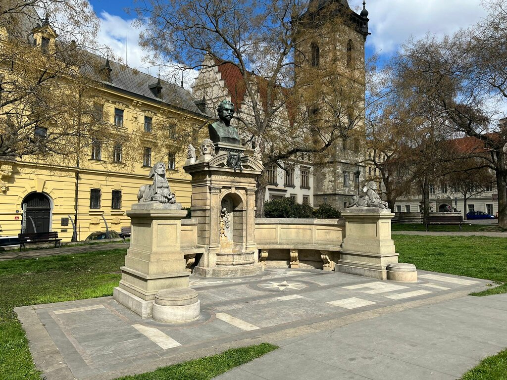 Park, sokak heykeli Pomník Vítězslava Hálka, Prag, foto