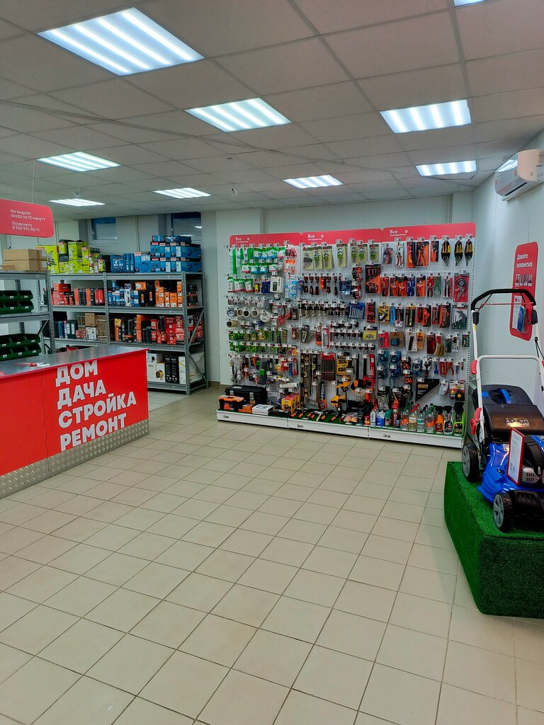 Elektrik ve benzinle çalışan aletler Vseinstrumenti.ru, Saint‑Petersburg ve Leningradskaya oblastı, foto