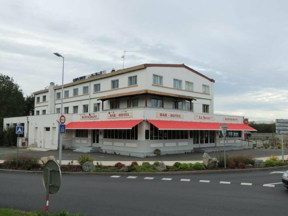 Otel Hotel Le Sully, La Roche‑sur‑Yon, foto