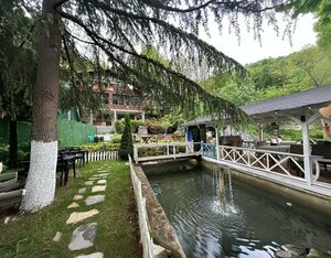 Özde Alabalık Dağ Evi (İstanbuldere Mah., İstanbul Dere Cad., No:2, Sapanca, Sakarya), otel  Sapanca'dan