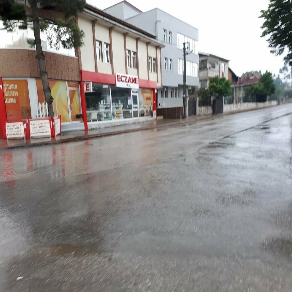 Eczaneler Hilal Eczanesi, Başiskele, foto