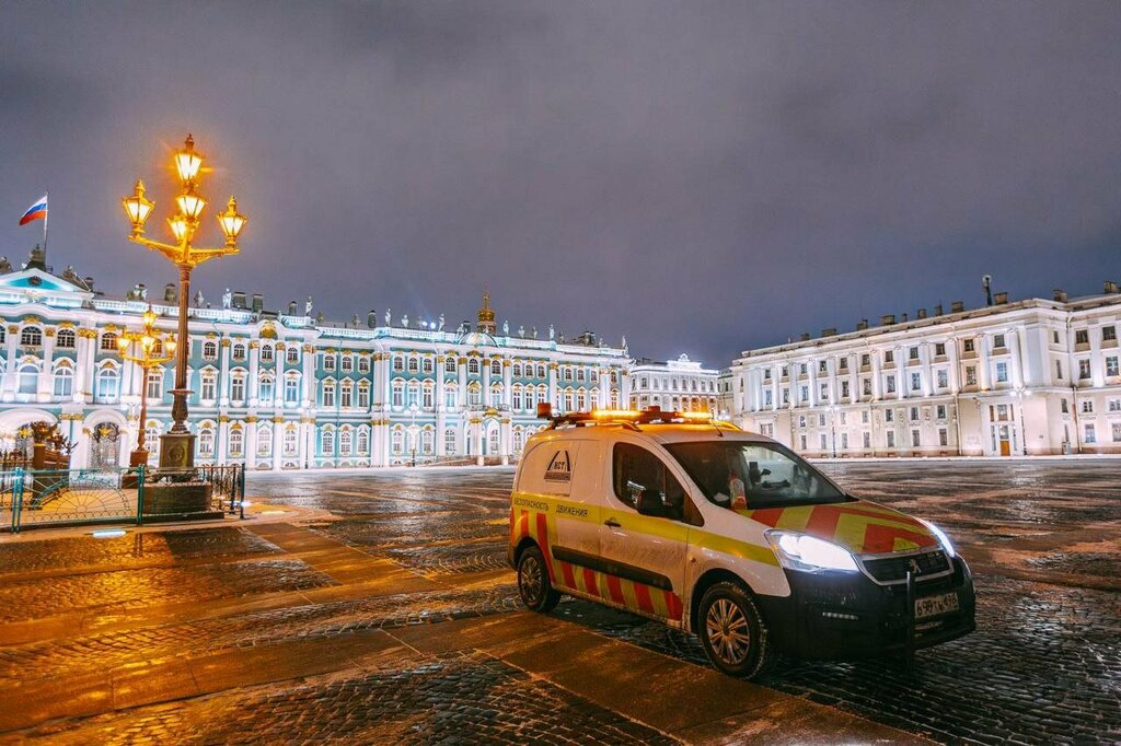 Yük taşımacılığı NevaSpetsTyazh, Saint‑Petersburg, foto