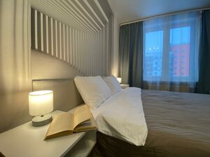 Lucky Time apartment (Pushkinskoye shosse No:13к3, Gatchina), otel  Gatchina'dan