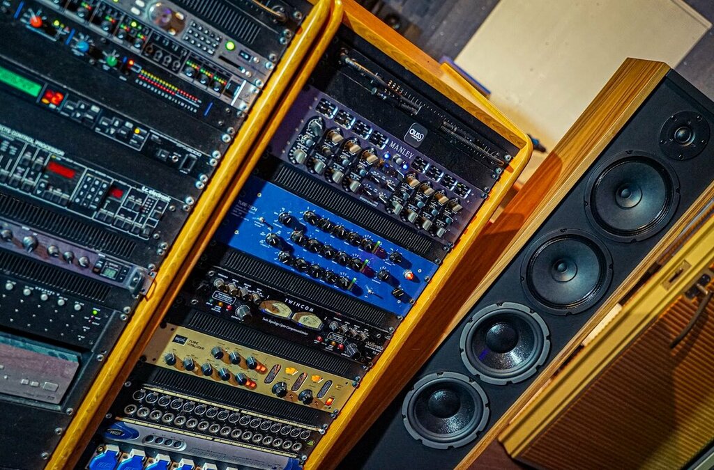 Ses ve ışıklandırma ekipmanları firmaları Catharusaudio, Tver, foto