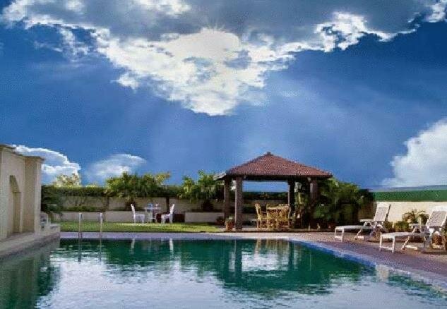 Otel Savoy Suites Noida, Noida, foto