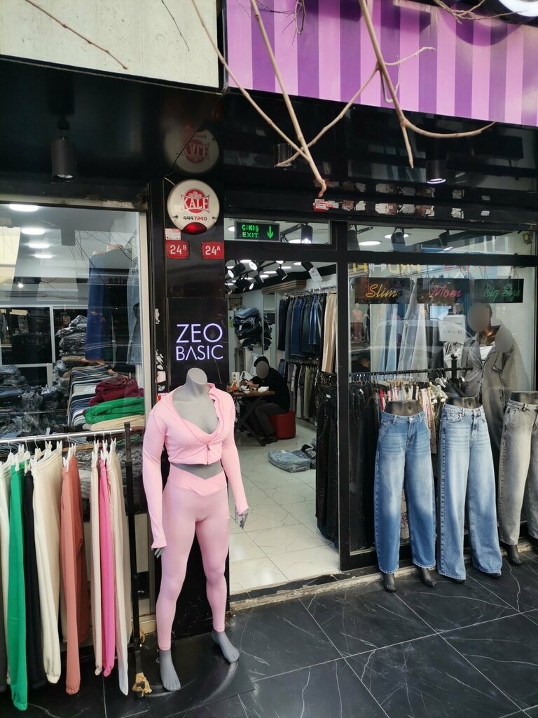Giyim mağazası Zeo Basic, İstanbul, foto