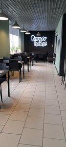 Burger house (pereulok Tolmachyova No:9), kafe  Luga'dan
